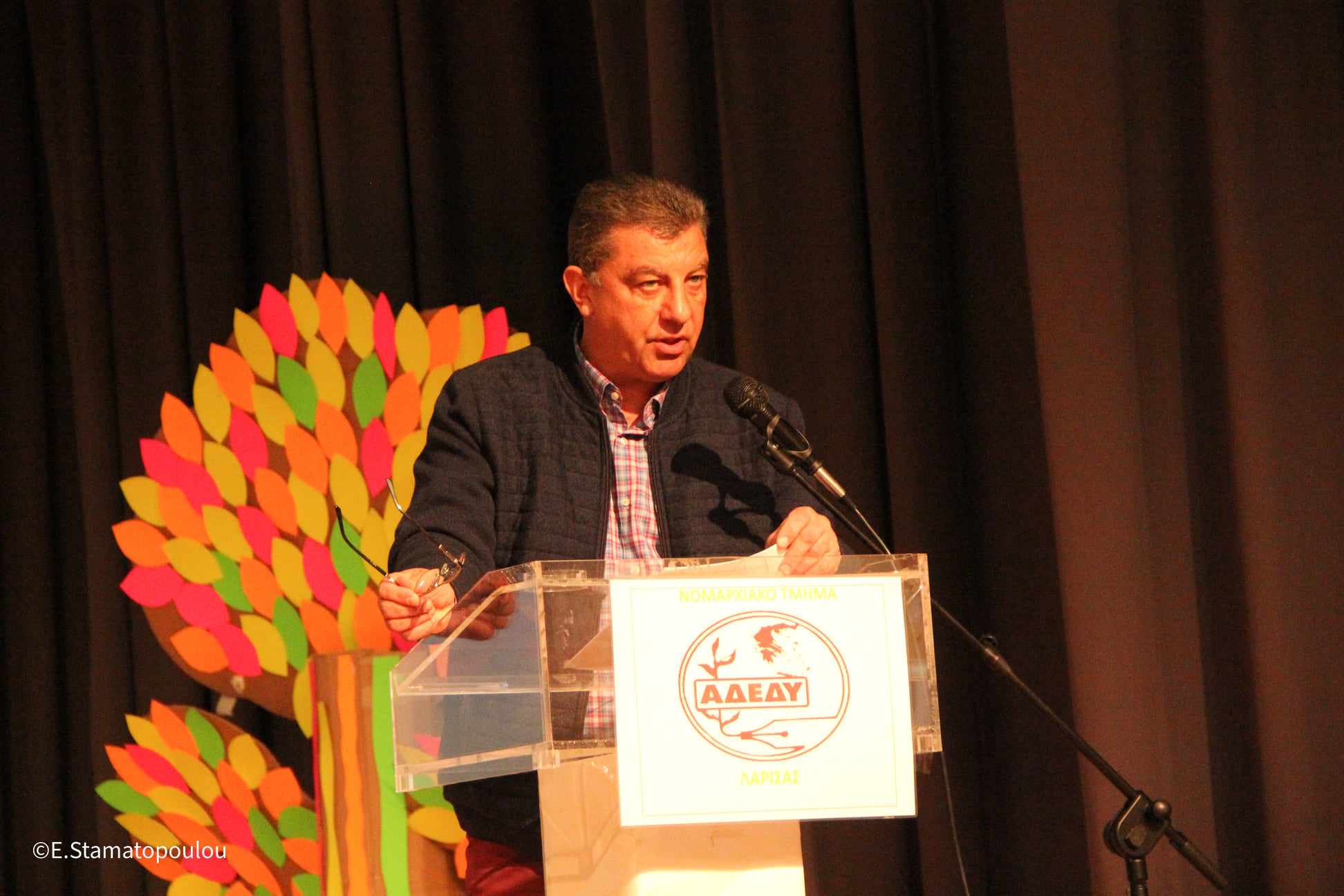 Ο Μιχάλης Τζιατζιάς της Δ.Α.Κ.Ε. Καθηγητών Λάρισας ειδικός γραμματέας ...