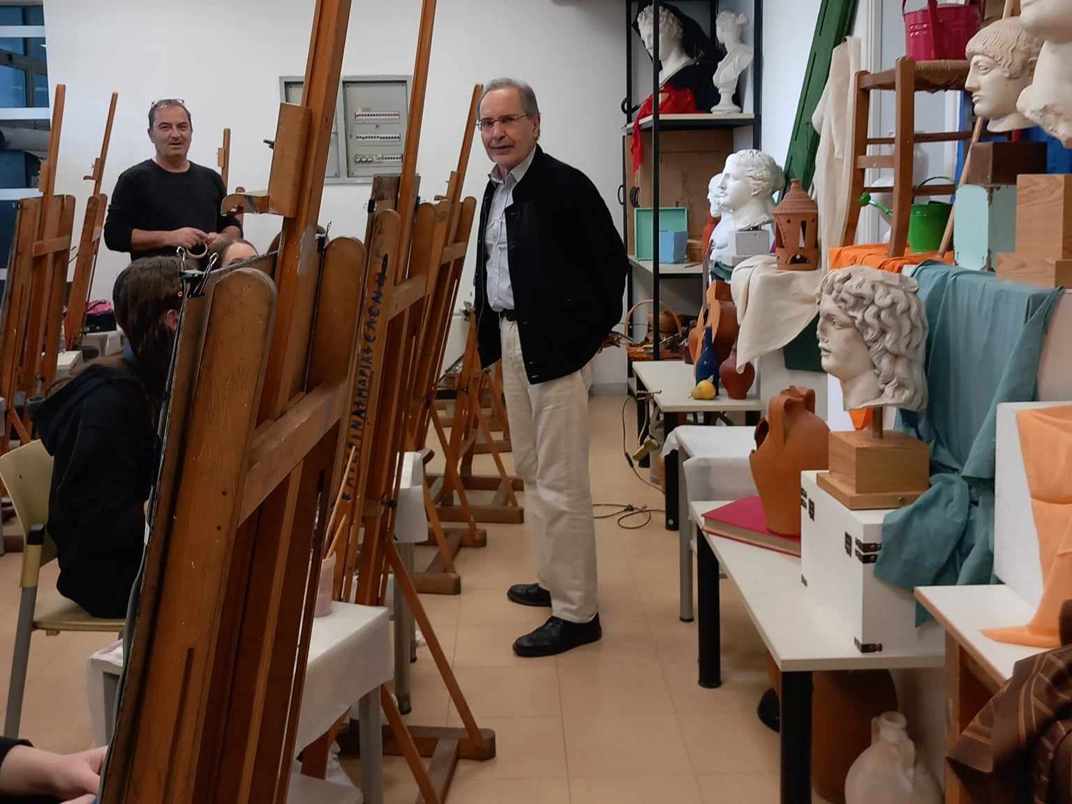 Ο Μάνος Στεφανίδης στη Δημοτική Πινακοθήκη Λάρισας - LarissaPress