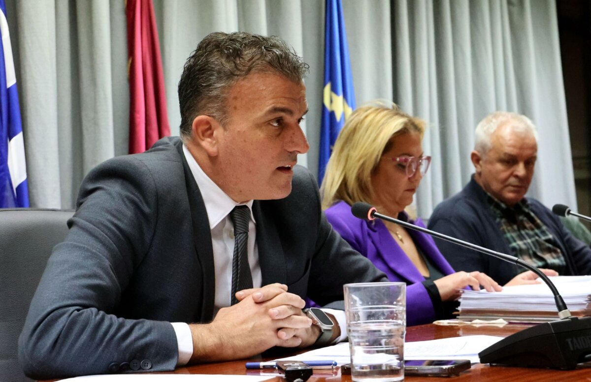 Μνημείο για τα θύματα Τεμπών από τον Δήμο Λαρισαίων - LarissaPress