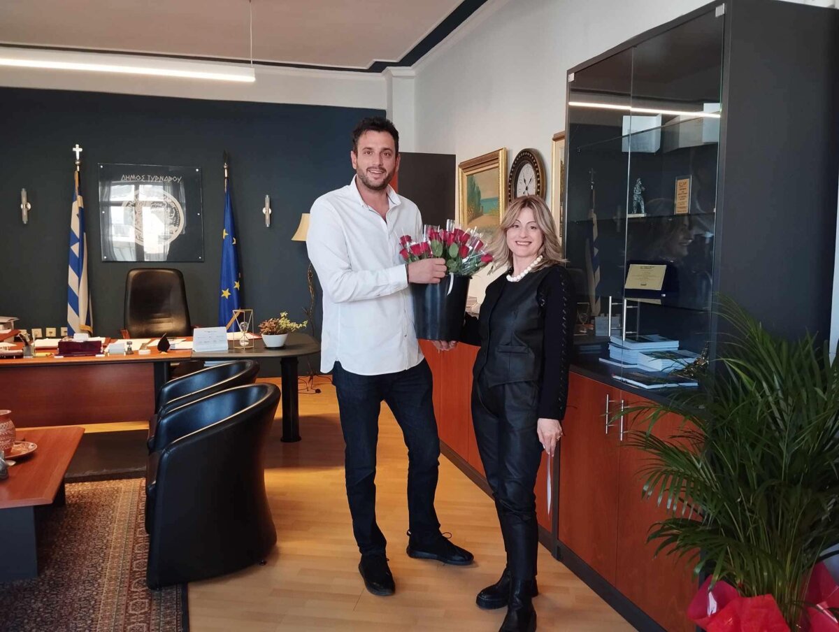 Η δημοτική αρχή Τυρνάβου για την Ημέρα της Γυναίκας - LarissaPress