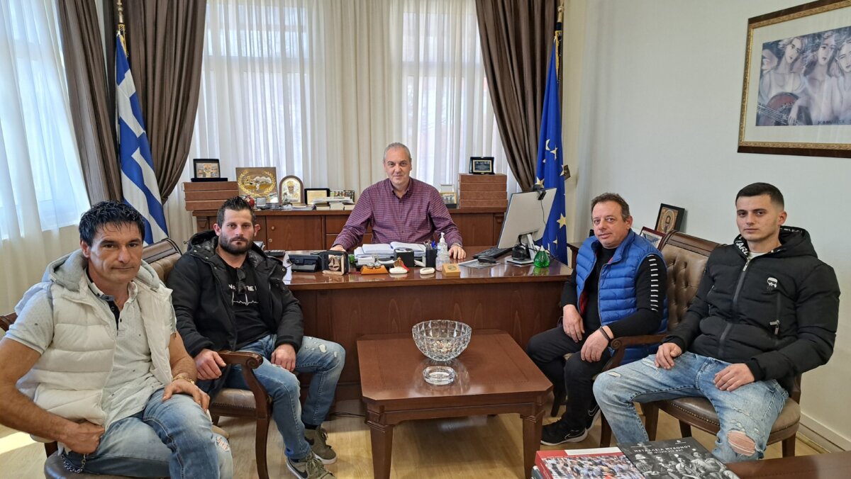 Νέα εθελοντική ομάδα από το Μεσοχώρι επισκέφθηκε τον Δήμαρχο Ελασσόνας ...