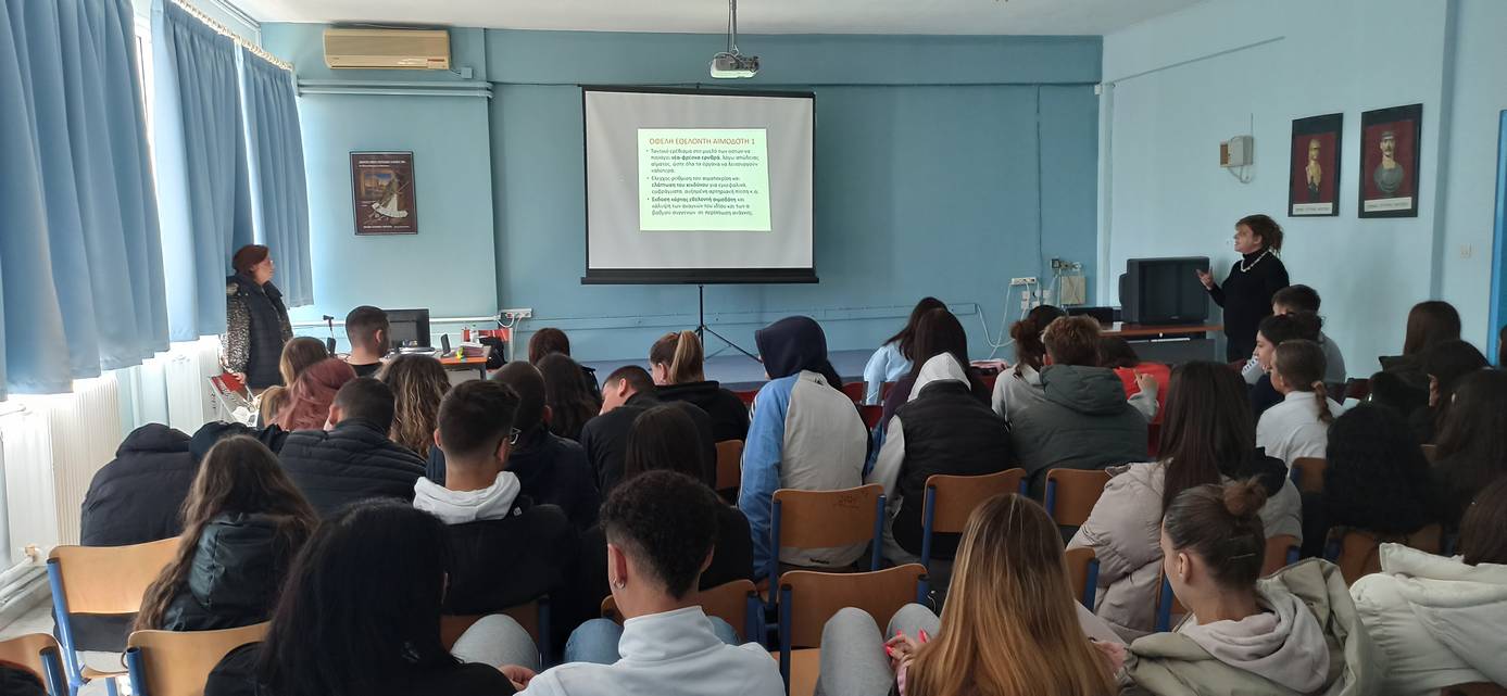 Ομιλία στο 13ο ΓΕΛ για την αιμοδοσία και τον εθελοντισμό - LarissaPress