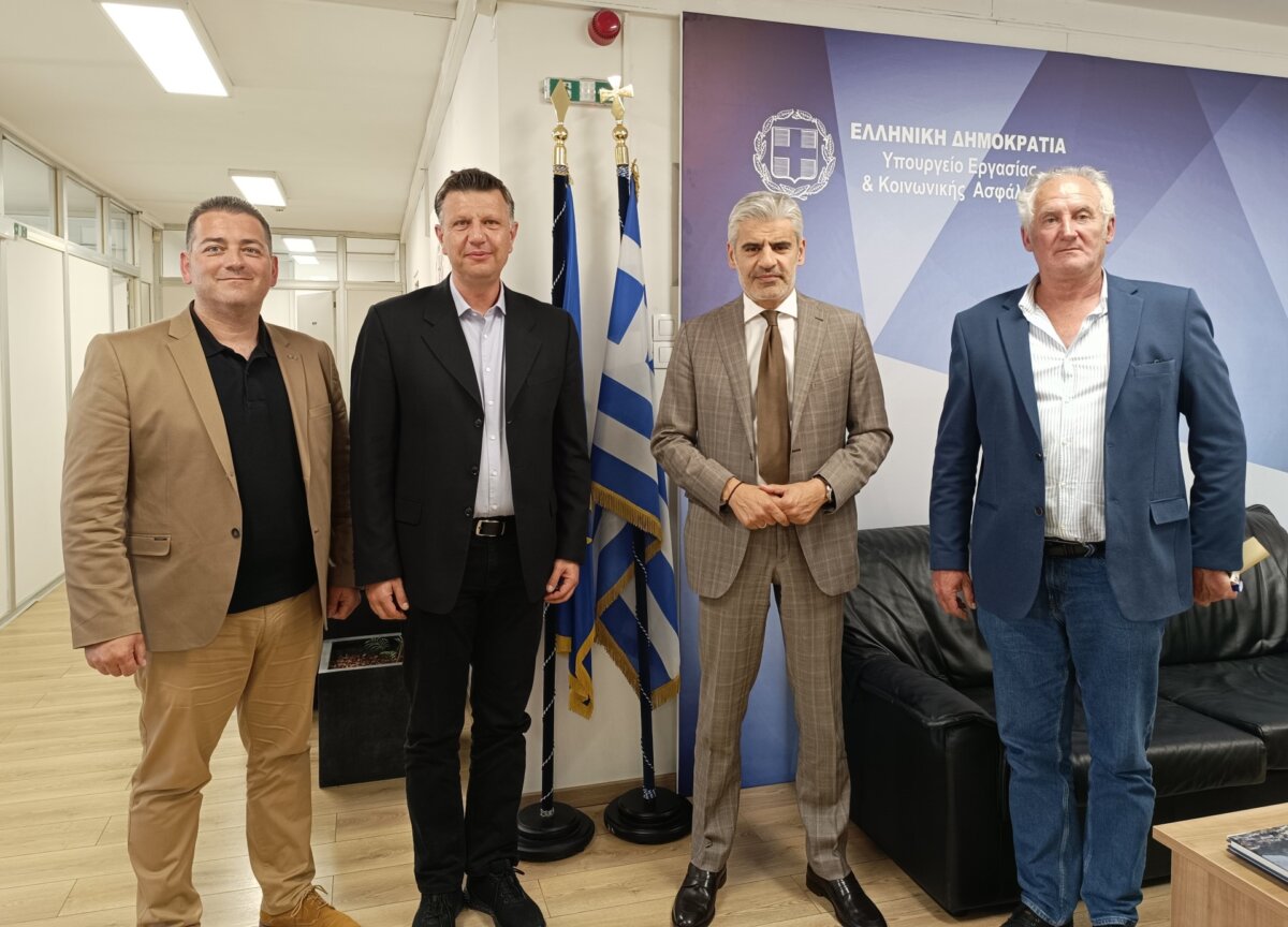 Μέλη του Σωματείου Οικογενειών Ενόπλων Δυνάμεων στο Υπουργείο Εργασίας ...
