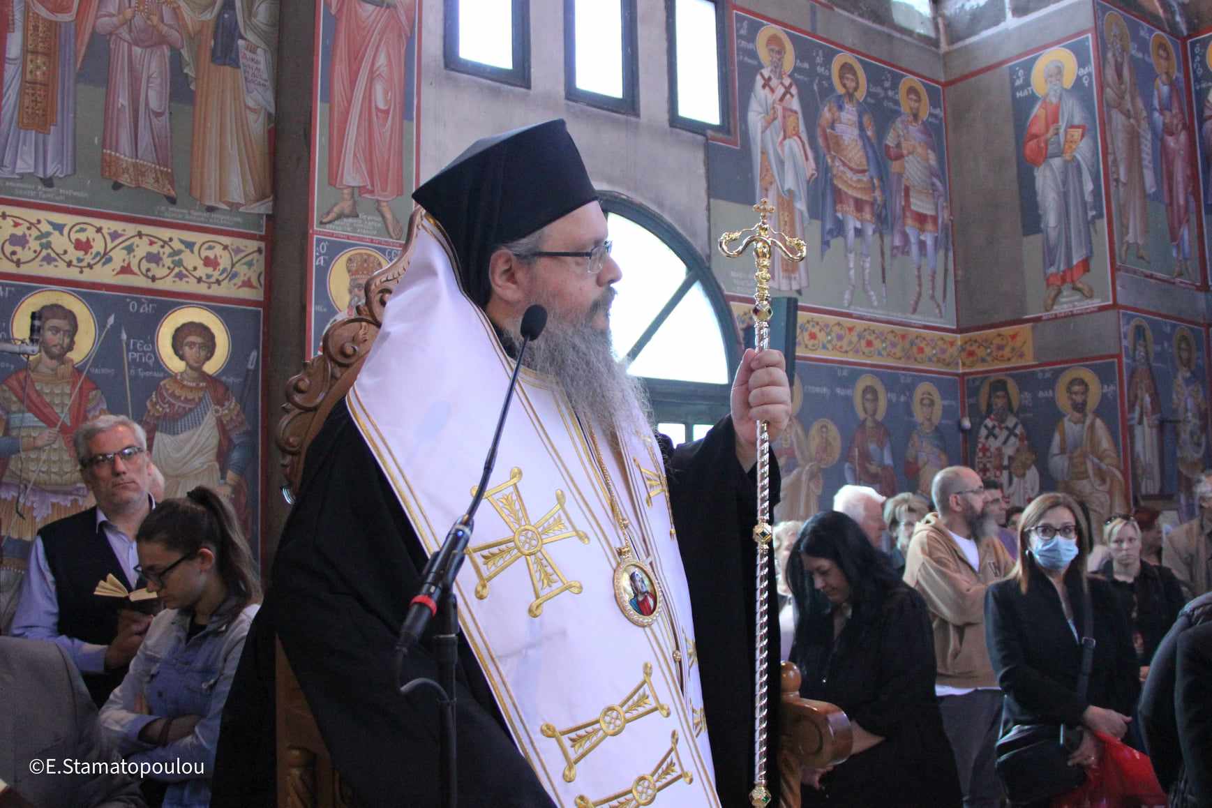 "Ιερά εύσημα" - LarissaPress