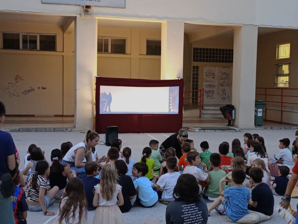 Παράσταση θεάτρου σκιών στο 30ο Δημοτικό Σχολείο Λάρισας - LarissaPress