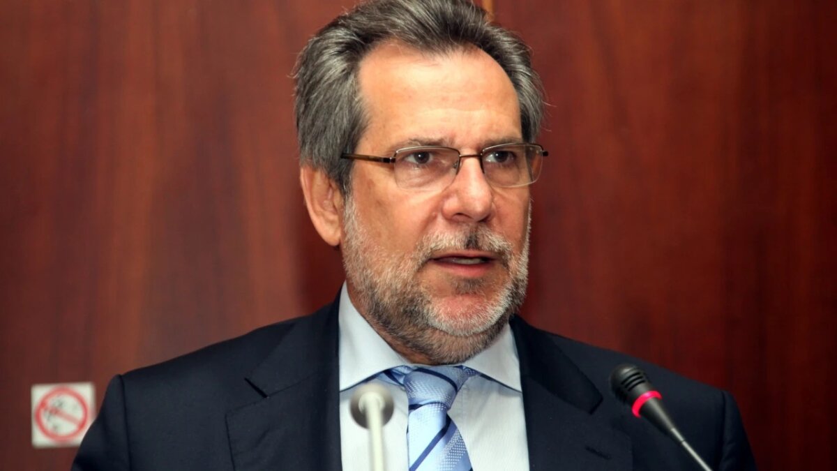 Οι «μνηστήρες» του ΠΑΣΟΚ και η… μυθοπλασία με πρωταγωνιστή τον Χρήστο ...