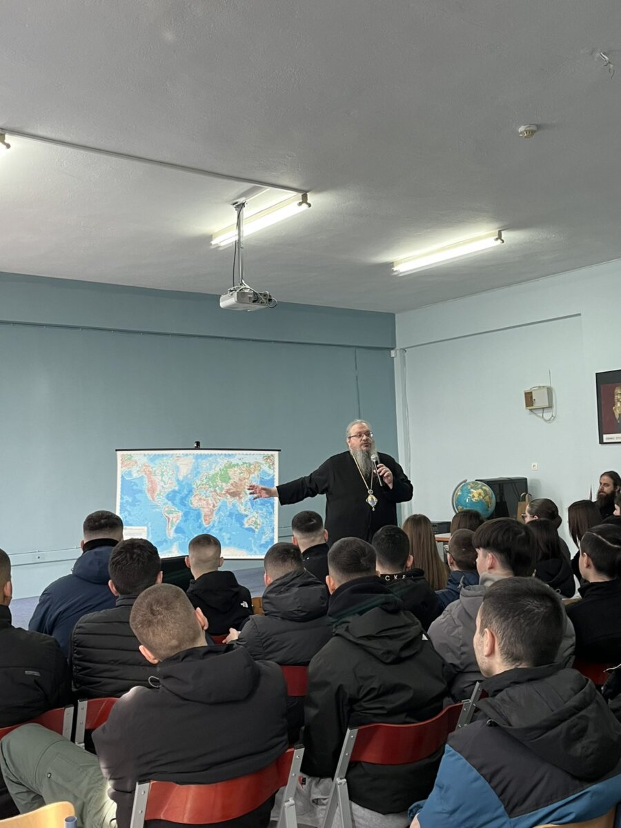 Επίσκεψη Μητροπολίτη Λαρίσης και Τυρνάβου στο 13ο ΓΕΛ Λάρισας ...
