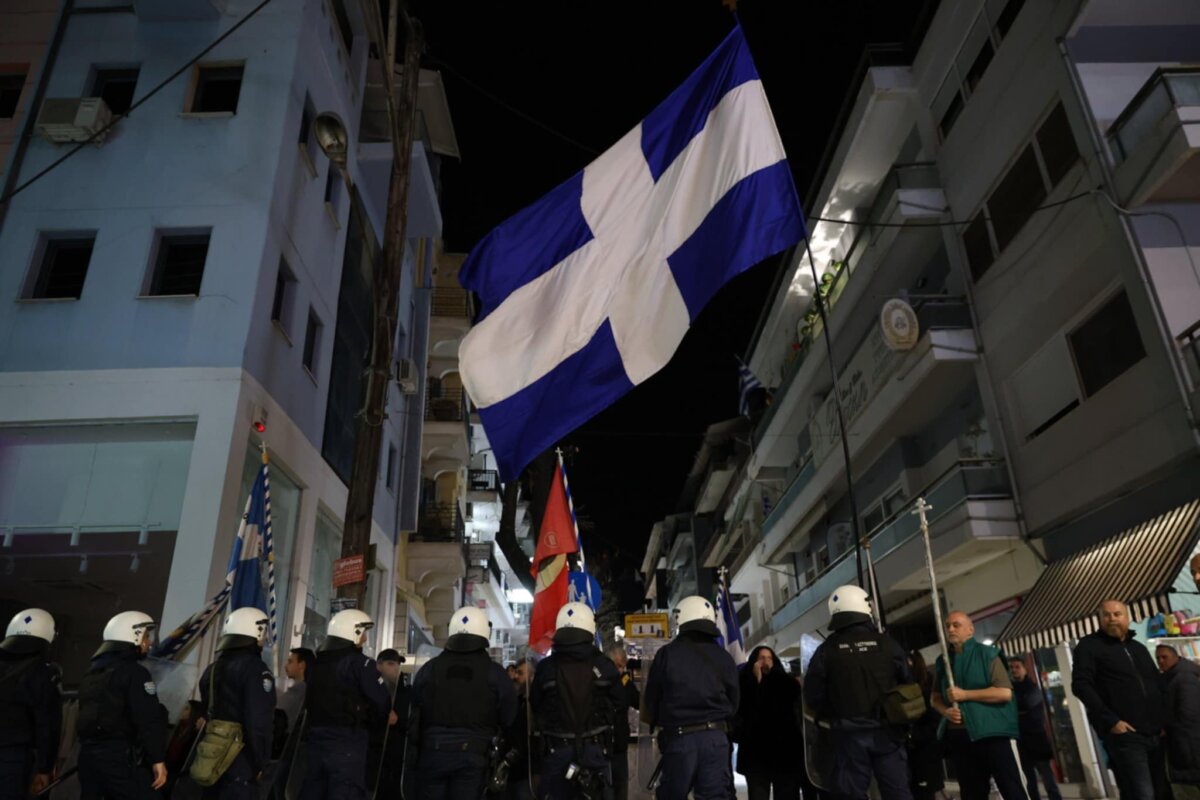 ΤΕ Λάρισας ΚΚΕ - Καταδίκη της επίθεσης στην παράσταση του γνωστού ...
