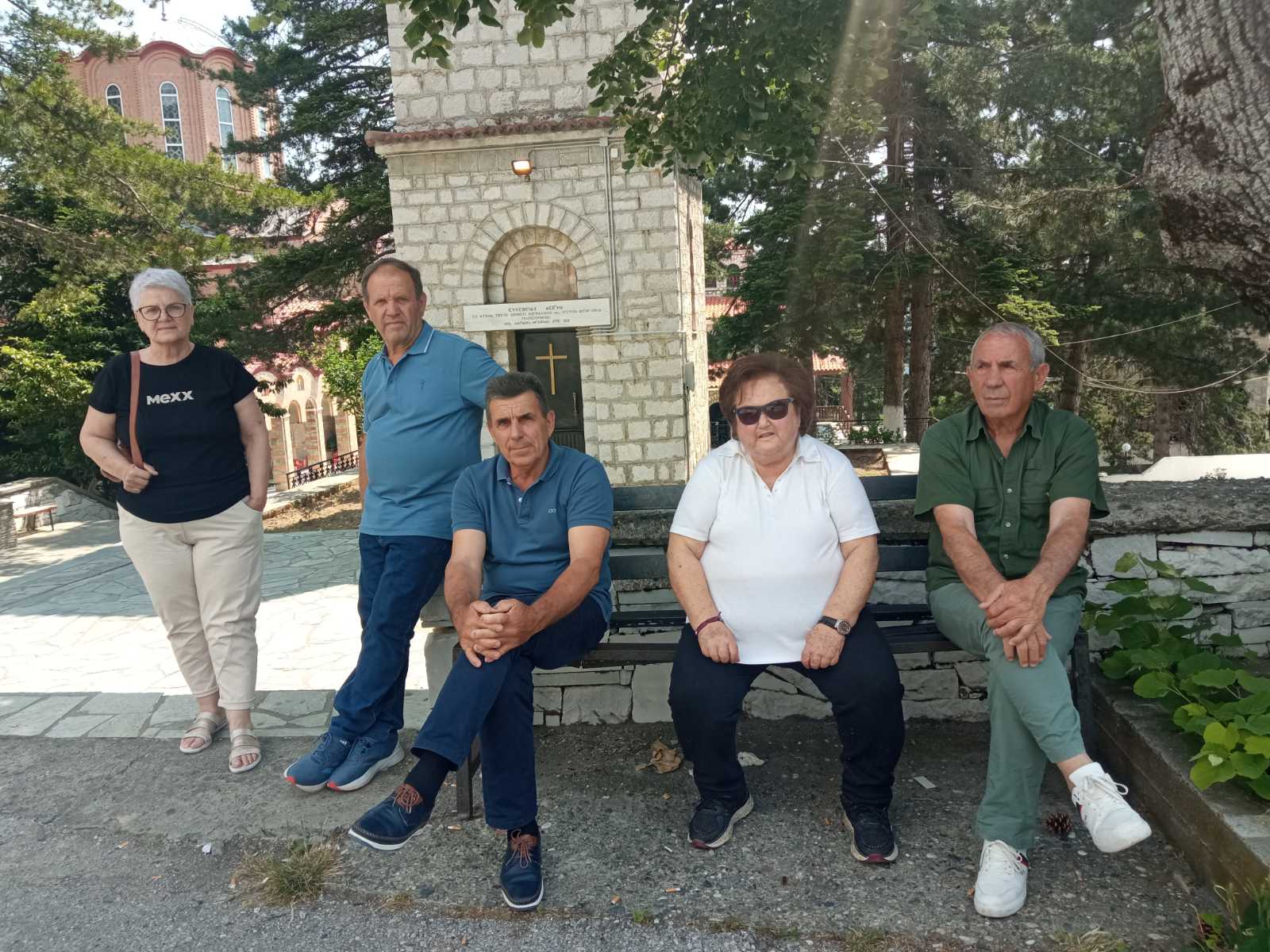 Ξεκίνησαν οι εκδρομές για τα μέλη των ΚΑΠΗ του Δήμου Τεμπών - LarissaPress