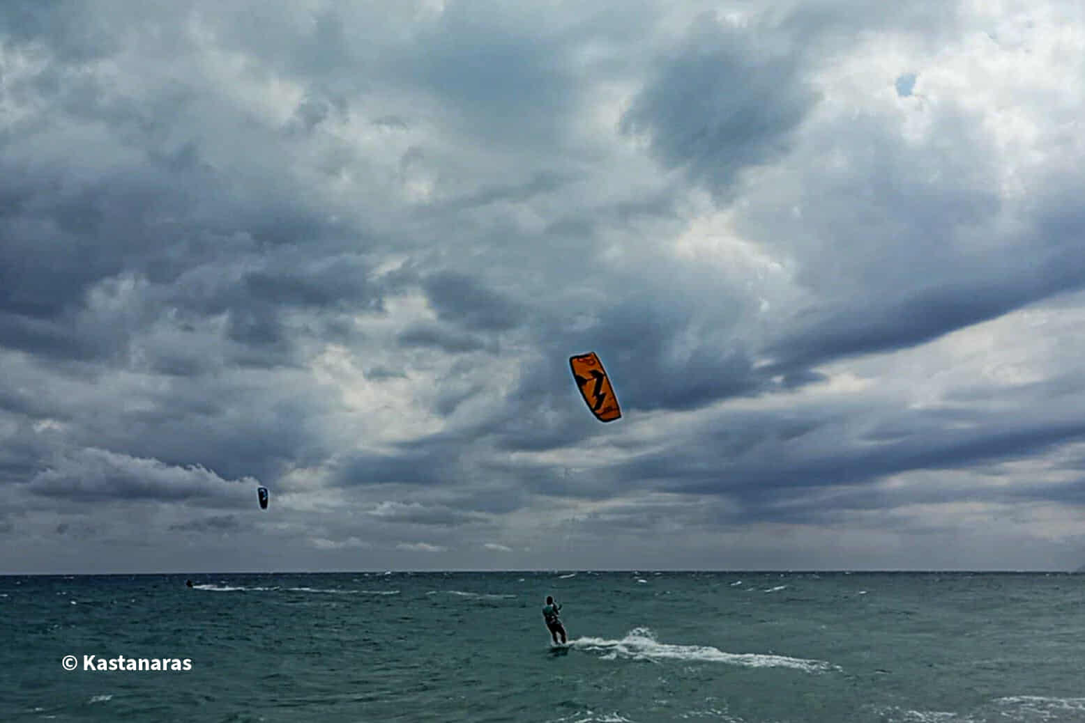 Kite Surf στα παράλια της Λάρισας – Οι άνεμοι ιδανικοί για δράση! (φωτο ...