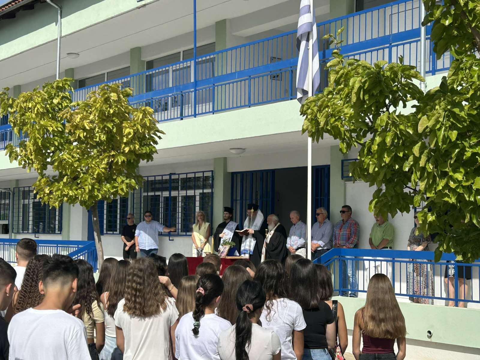 Αγιασμός στο Γυμνάσιο και Λύκειο Συκουρίου με την ιστορική παρουσία του ...