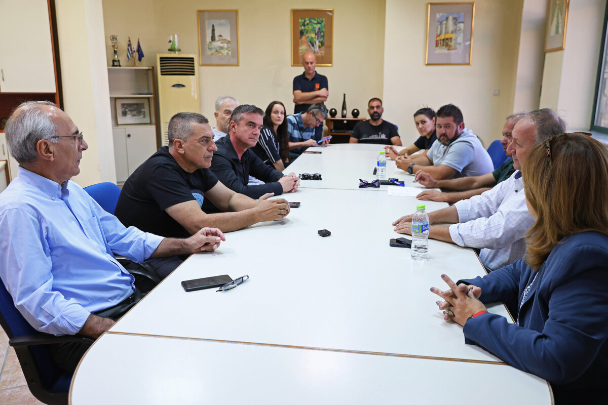 Επίσκεψη του Περιφερειάρχη Θεσσαλίας Δημήτρη Κουρέτα στον Αγροτικό ...