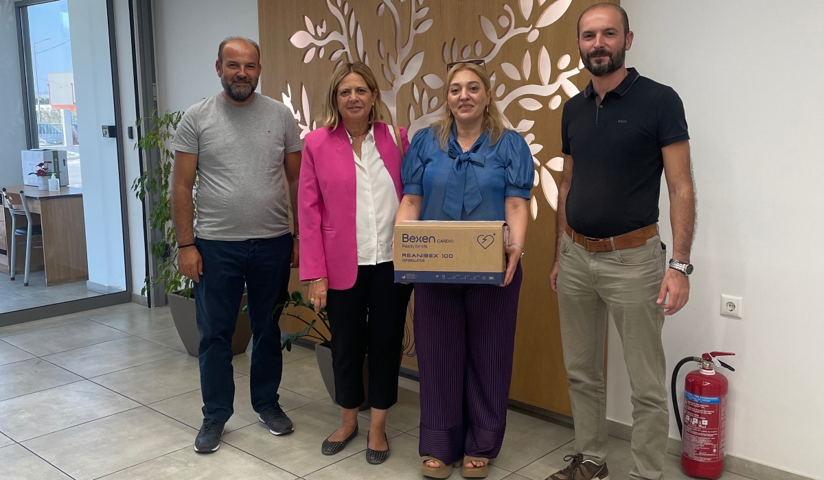 Δωρέα αυτόματου απινιδωτή στο Τμήμα Αιμοδοσίας του ΠΓΝΛ - LarissaPress