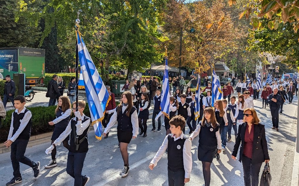 28η Οκτωβρίου: Μαθητής με αυτισμό αποκλείστηκε από τη σημαιοφορία στην ...