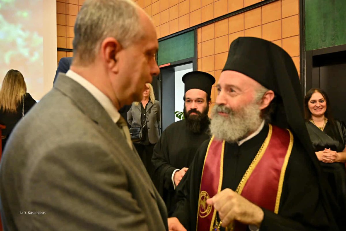 Χρήστος Καπετάνος: «Ο Αρχιεπίσκοπος Αυστραλίας Μακάριος τιμά την ...
