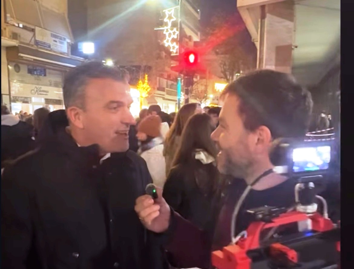 Το τετ α τετ του Μαμάκου με τον… Happy Traveler - LarissaPress
