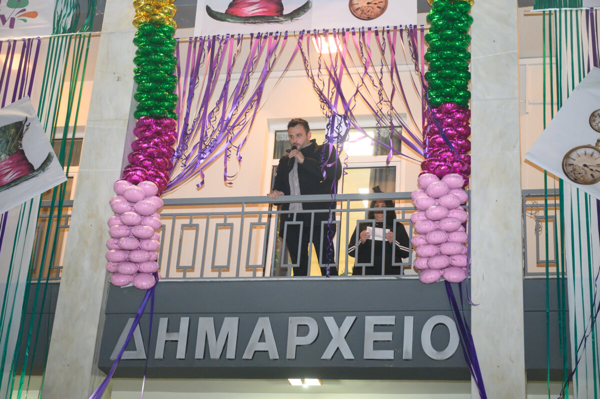 Με μεγάλη επιτυχία η επίσημη έναρξη του Τυρναβίτικου Καρναβαλιού ...
